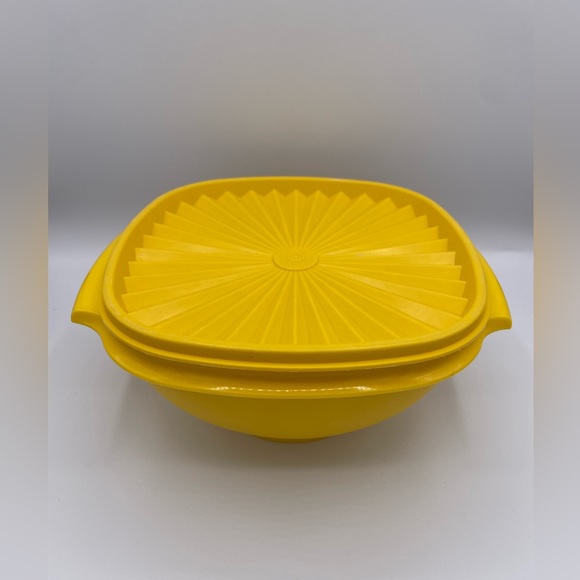 Tupperware | Kitchen | Vintage 97s Tupperware 8364 Square Sunburst ...